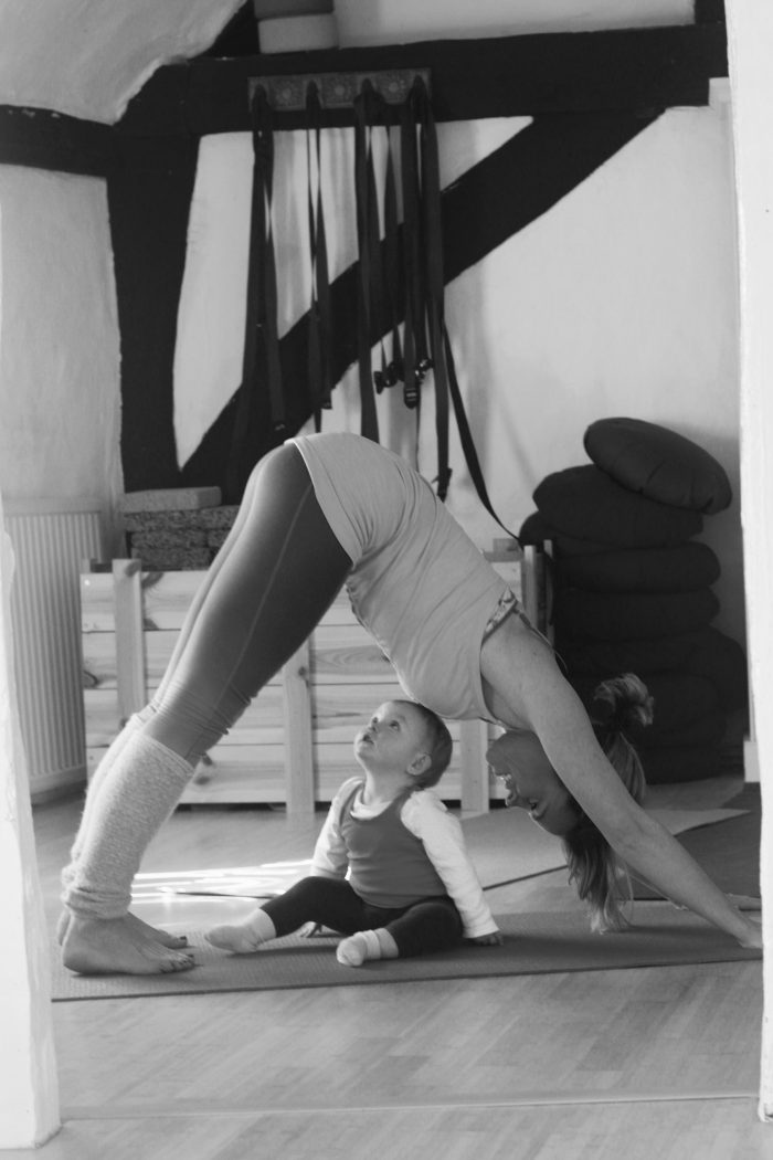 Postnatal Yoga Laura Yoga Yoga Classes In Thame Laurayoga